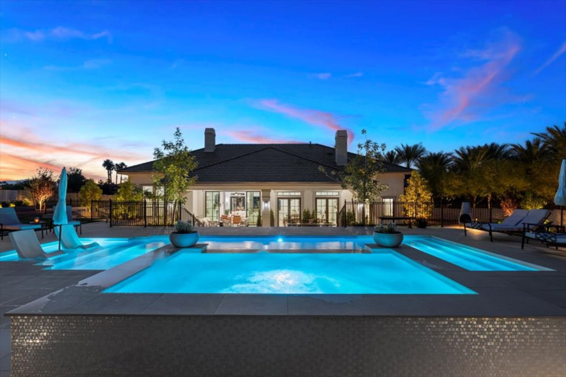 Las Vegas Custom Pool Builder - H and H Pools LLC
